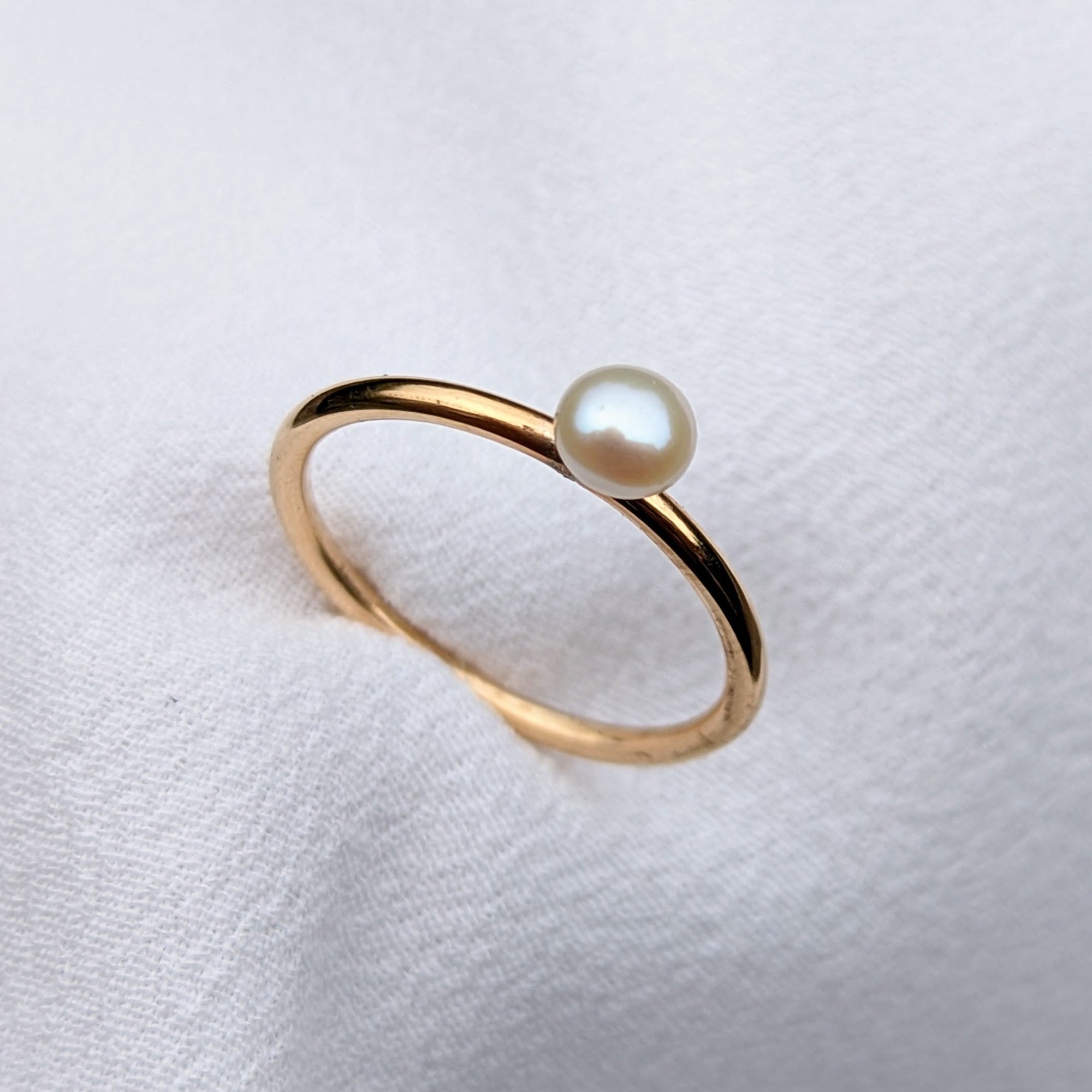 Small Pearl Gold Ring - Effortlessly Individual - Kiri & Belle